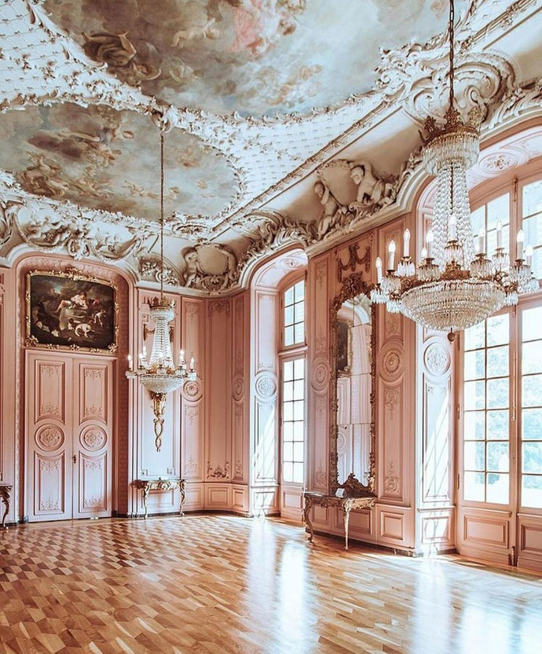 About Us – Royal Path Luxury Club